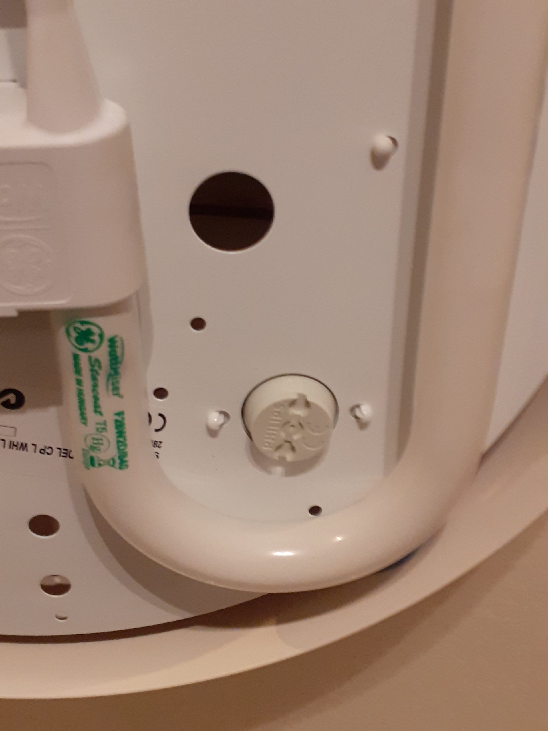Changing a 2D bulb - Keniston Housing Association